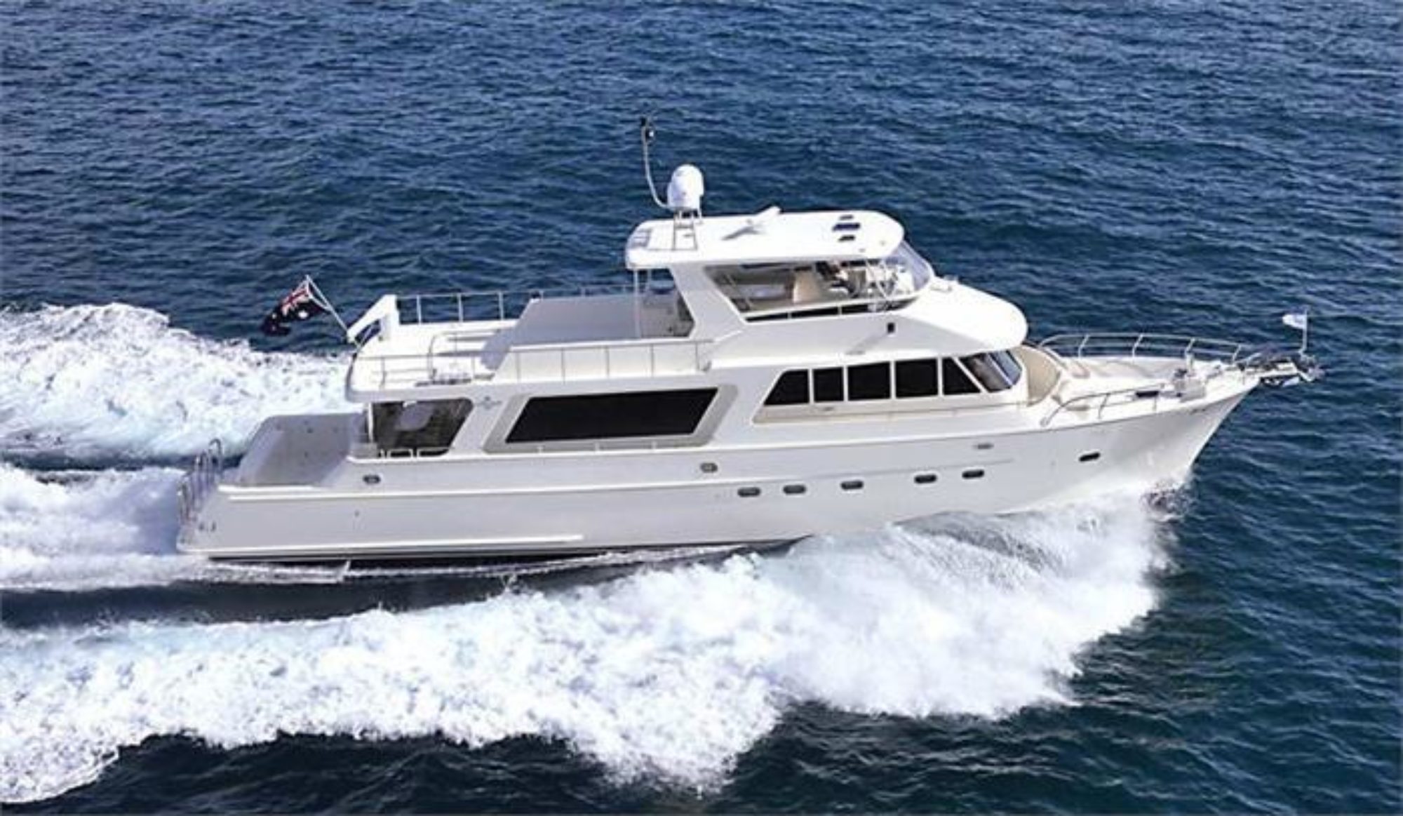 Endurance 750 - Hampton Yacht Group